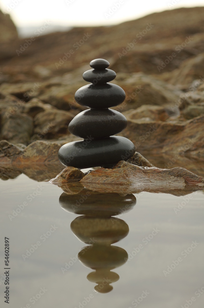 Landart Zen, im Gleichgewicht Stock Photo | Adobe Stock
