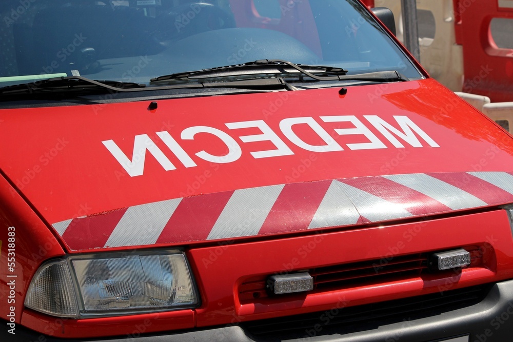 Véhicule d'intervention d'un médecin des sapeurs-pompiers Stock Photo ...