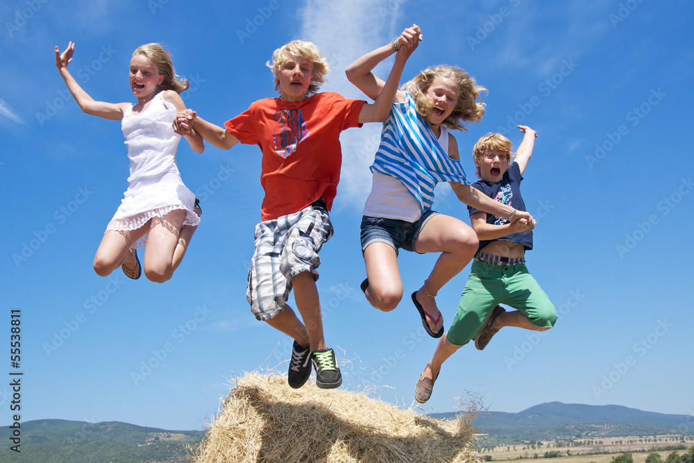 Springende Jugendliche Stock Photo | Adobe Stock