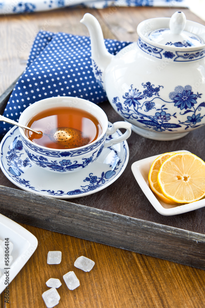 Tee In Tasse mit Zitrone Stock-Foto | Adobe Stock