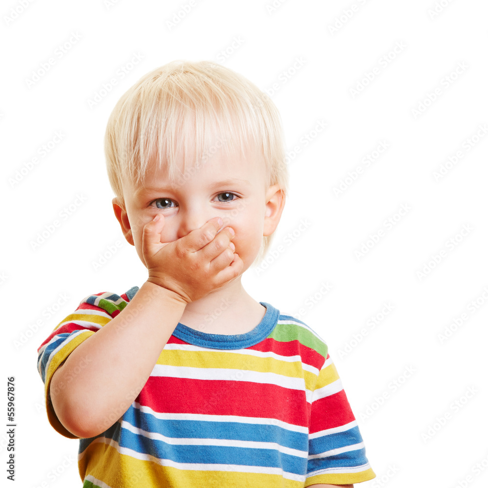 Kind mit Zahnschmerzen hält sich Mund zu Stock Photo | Adobe Stock