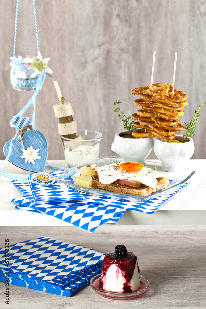 Bayerisches Buffet zum Oktoberfest Stock-Foto | Adobe Stock