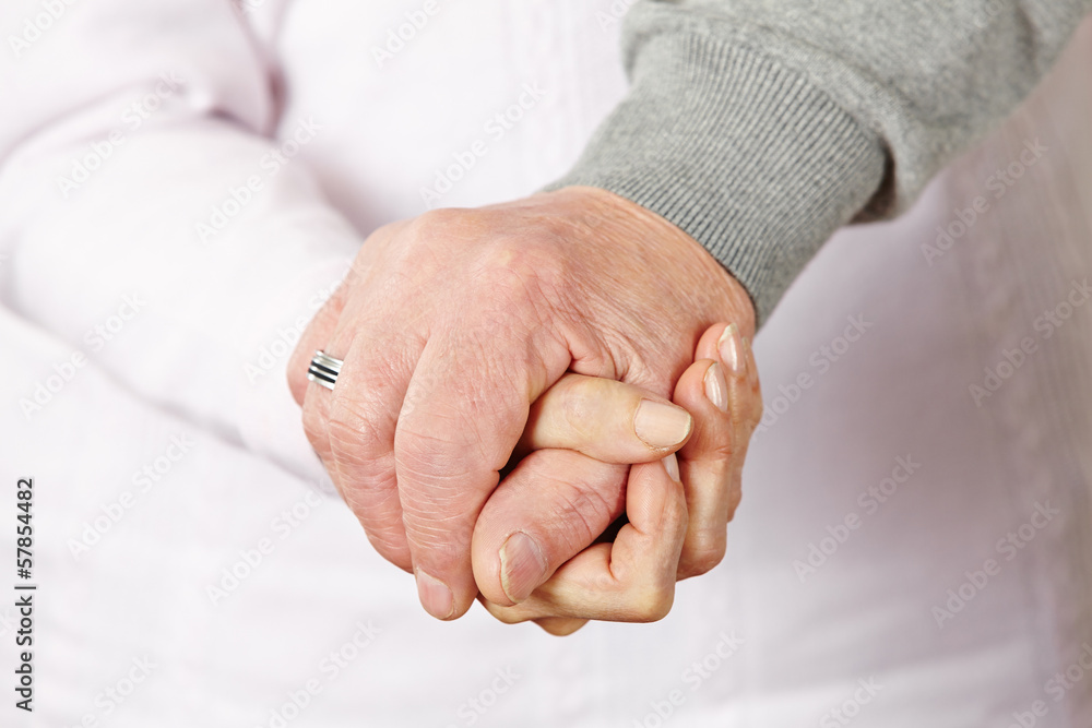 Zwei Senioren halten Hände Stock Photo | Adobe Stock