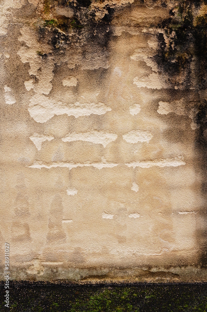 Marode Wand mit Frostschaden Stock-Foto | Adobe Stock