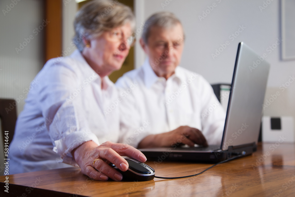 senioren computer Photos | Adobe Stock