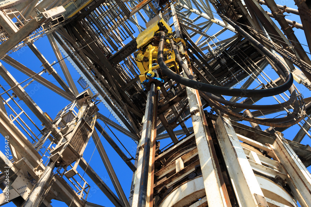 Top Drive System (TDS) Spinning for Oil Drilling Rig Stock Photo ...