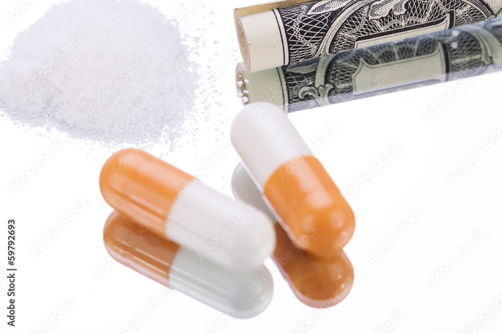 drogen tabletten kokain pillen rauschmittel auf dem tisch Stock-Foto ...