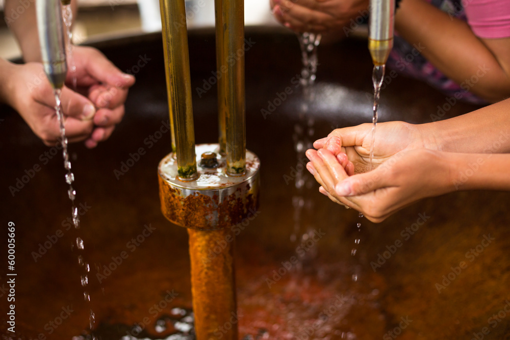 People filling up their hands with healthy mineral water foto de Stock ...