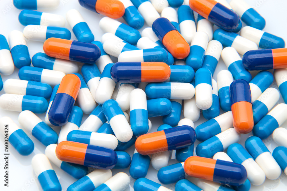 capsulas medicas Stock Photo | Adobe Stock