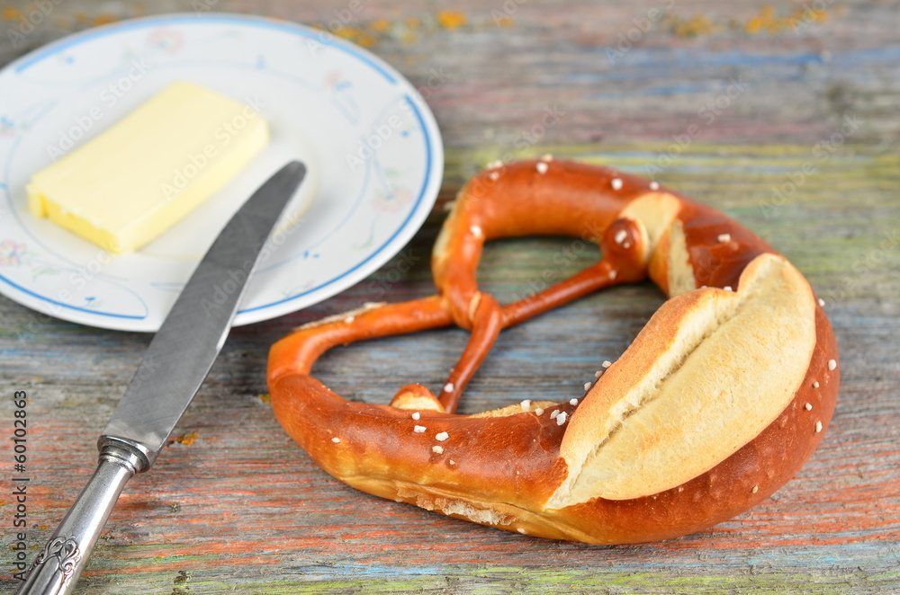 Brezel mit Butter Stock-Foto | Adobe Stock