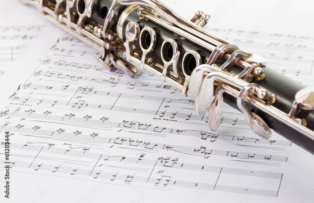 Klarinette mit Noten Stock-Foto | Adobe Stock