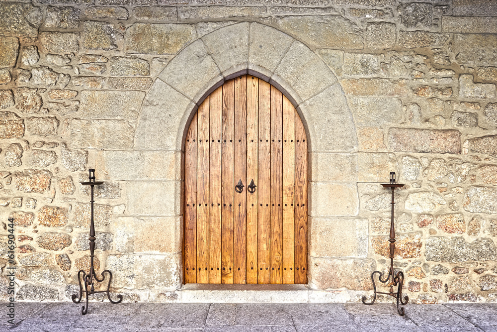 Ancient castle door at the Palace of the Dukes of Braganza, Guim Stock ...