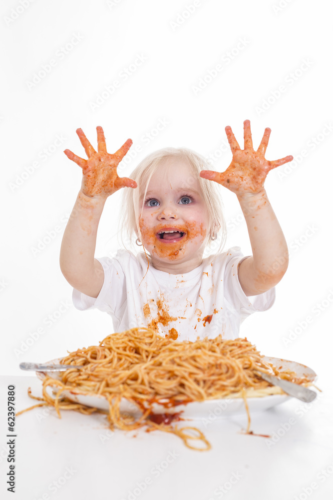 Kleines Mädchen Isst Spaghetti Mit Sauce Stock Foto Adobe Stock