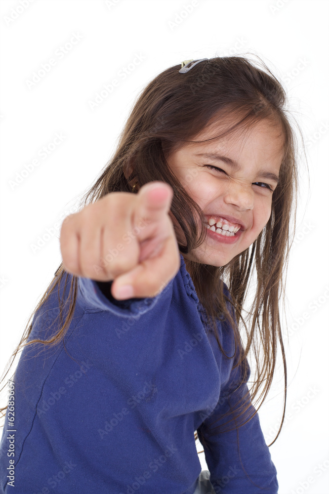 enfant pointe du doigt avec sourire malicieux Stock Photo | Adobe Stock