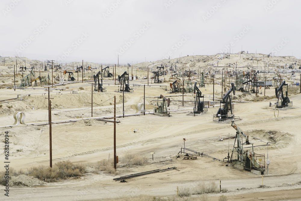 Oil rigs and wells in the Midway-Sunset shale oil fields, the largest ...