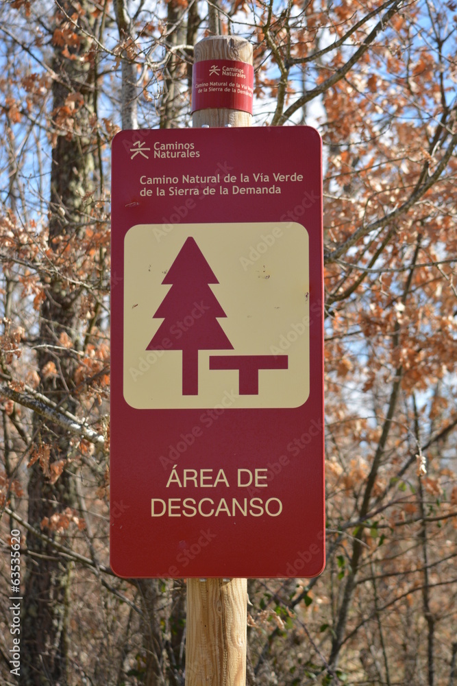 Señal indicativa de area de descanso en ruta por el campo 스톡 사진 | Adobe ...