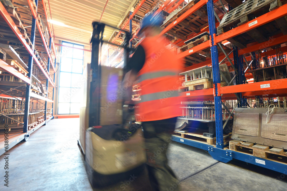 Lagerist mit hubwagen in Lagerhaus // storeman in warehouse Stock Photo ...