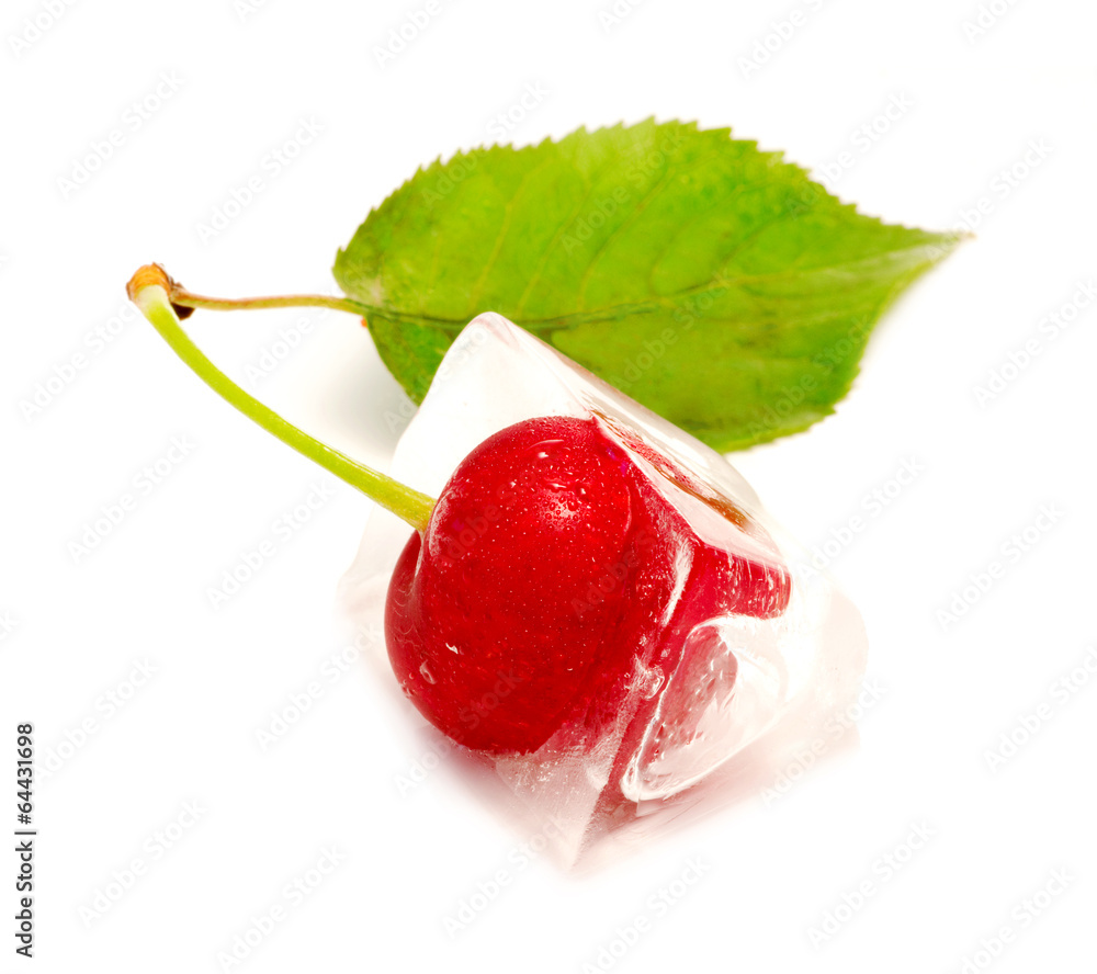 Foto Stock cherry inside ice cube | Adobe Stock
