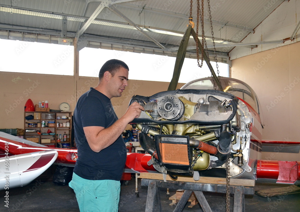 mécanicien-avion Photos | Adobe Stock