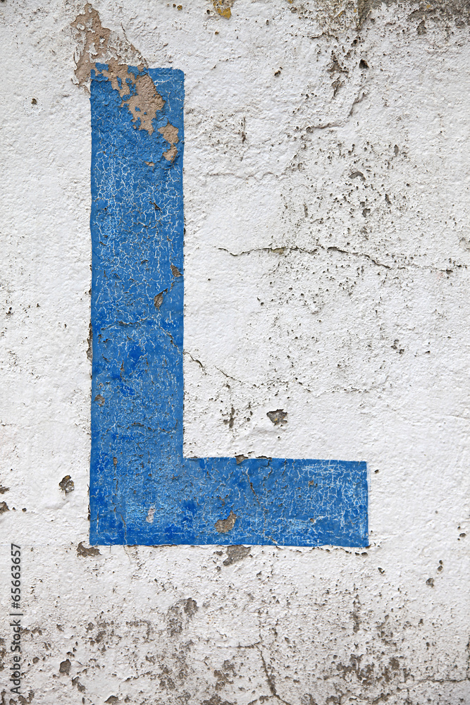 letra L pintada en la pared graffiti 0076-f14 Stock Photo | Adobe Stock