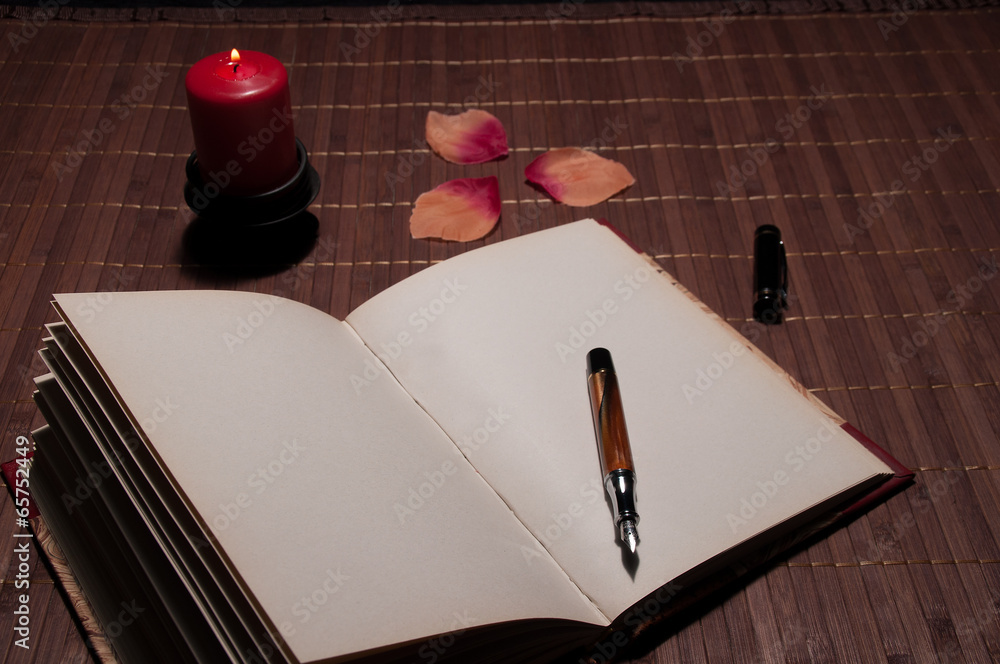 libro y pluma Stock-Foto | Adobe Stock