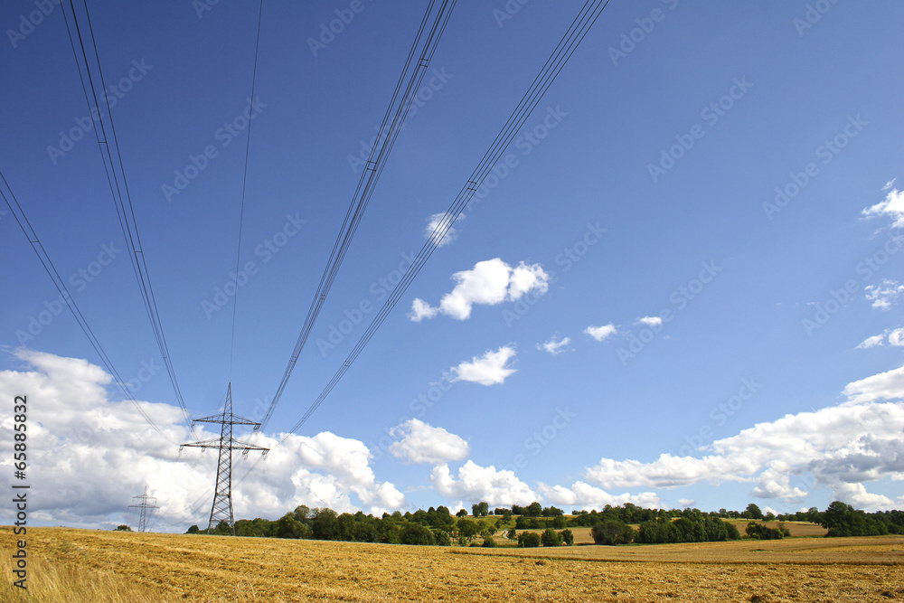 Strommast auf dem Land Stock-Foto | Adobe Stock