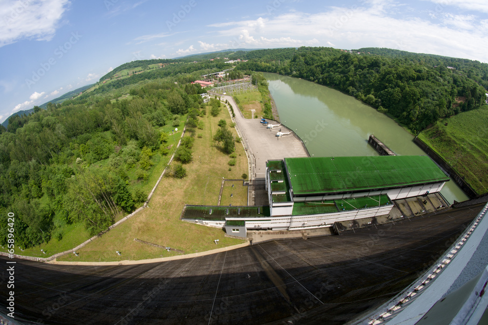 ZAPORA I ELEKTROWNIA WODNA NA SANIE, SOLINA Stock-Foto | Adobe Stock