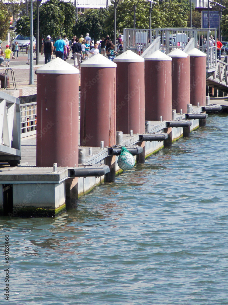 ponton bateau Stock Photo | Adobe Stock