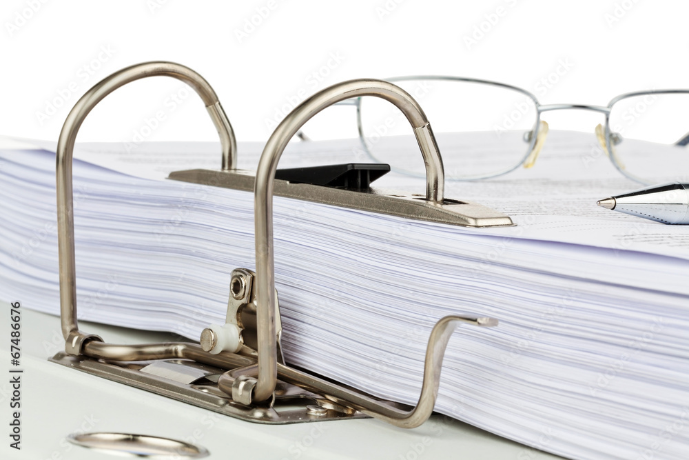 Akten Ordner mit Schriftstücken und Dokumenten Stock-Foto | Adobe Stock
