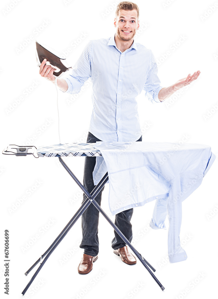 Ratloser Hausmann mit Bügeleisen Stock-Foto | Adobe Stock