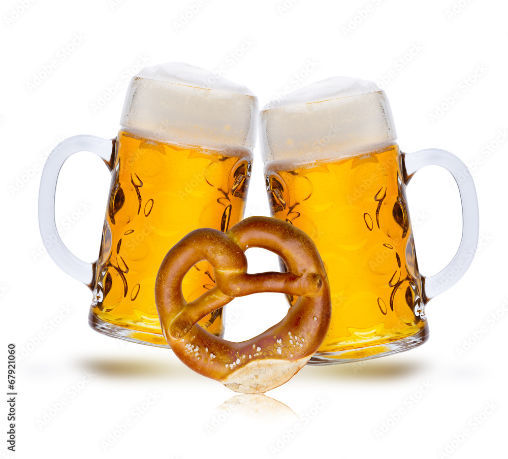 Zwei Bierkrüge mit Brezel Stock-Foto | Adobe Stock