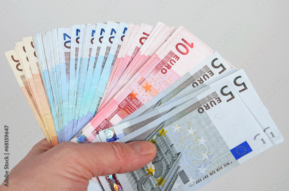 hand mit geld Stock-Foto | Adobe Stock