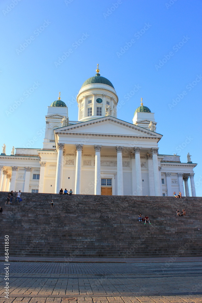 Die Stiege zum weißen Dom am Senatsplatz in Helsinki Stock Photo ...