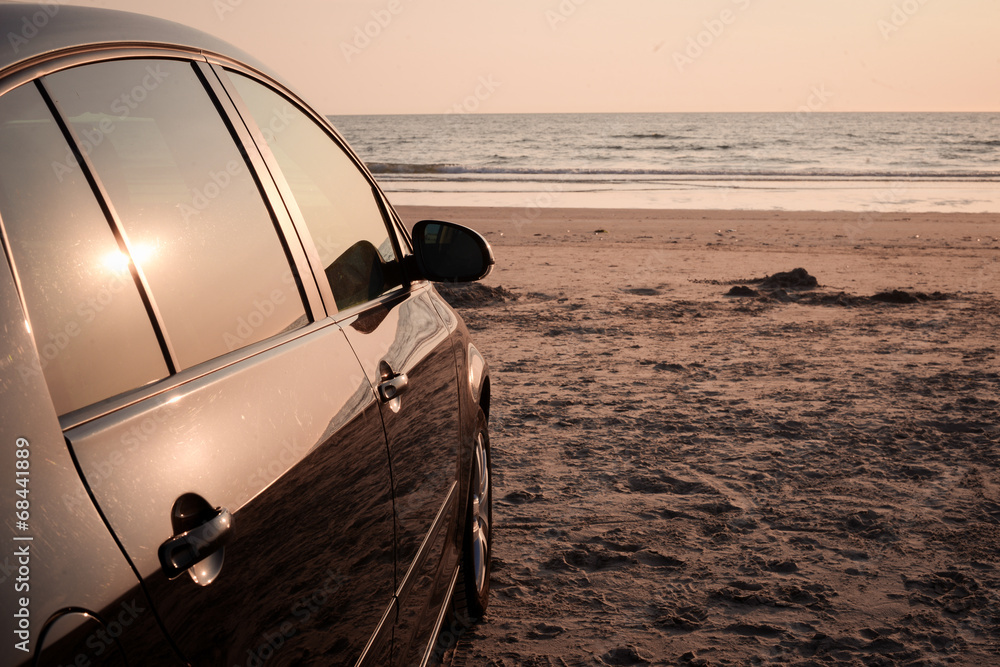 Auto am Strand Stock-Foto | Adobe Stock