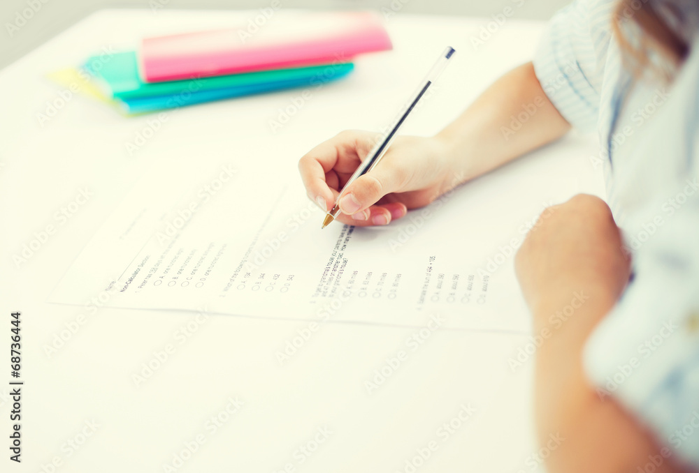 Poster little girl taking test – Wall Art | UkPosters