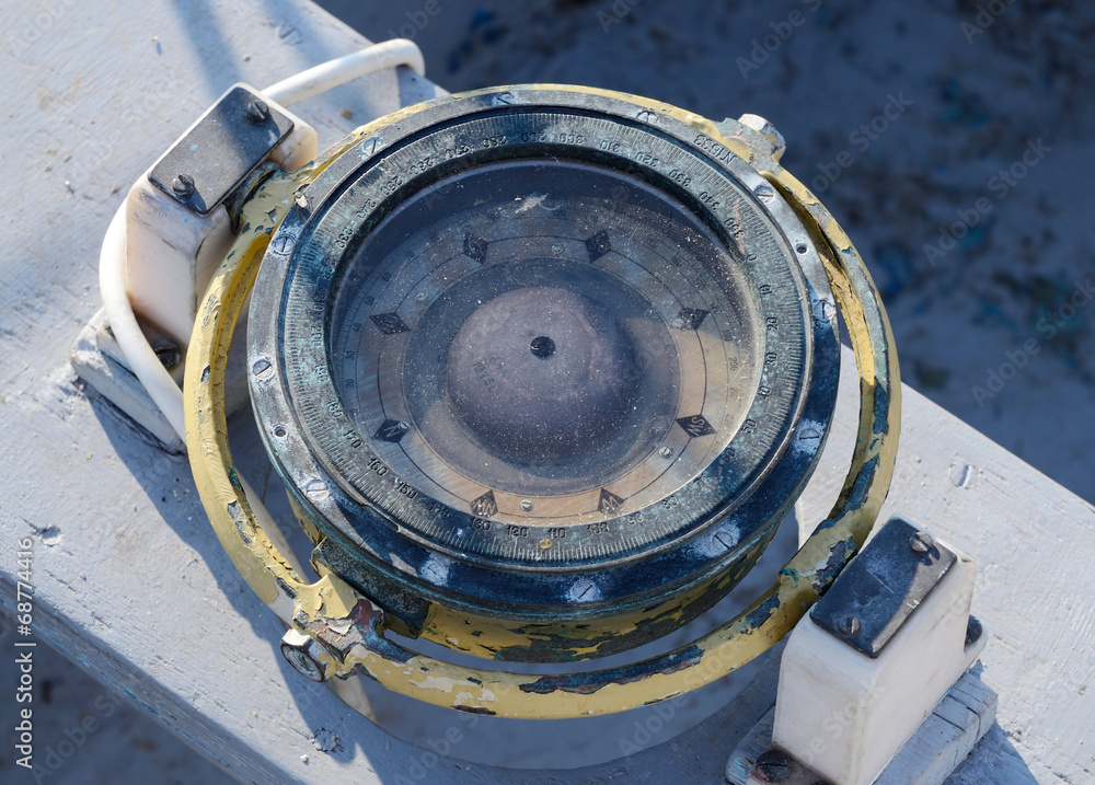 Vintage nautical compass in the cockpit of old yacht, equipment Stock ...