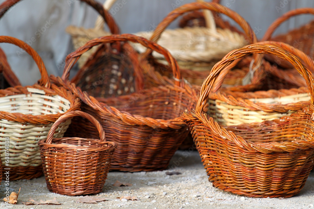 paniers en osier Stock Photo | Adobe Stock