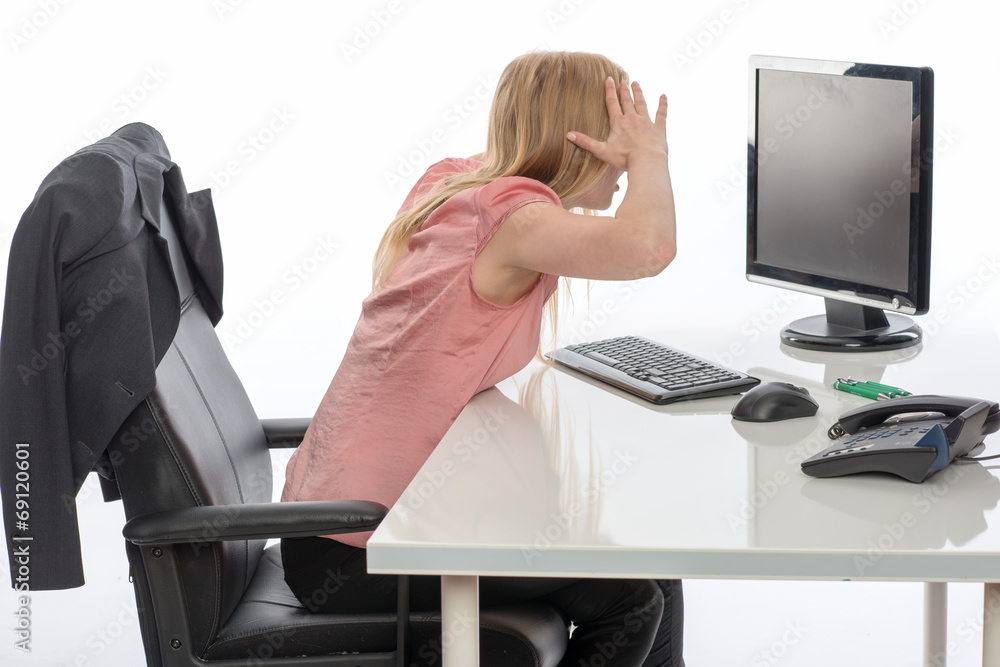 Geschäftsfrau hat Probleme am Pc Stock-Foto | Adobe Stock