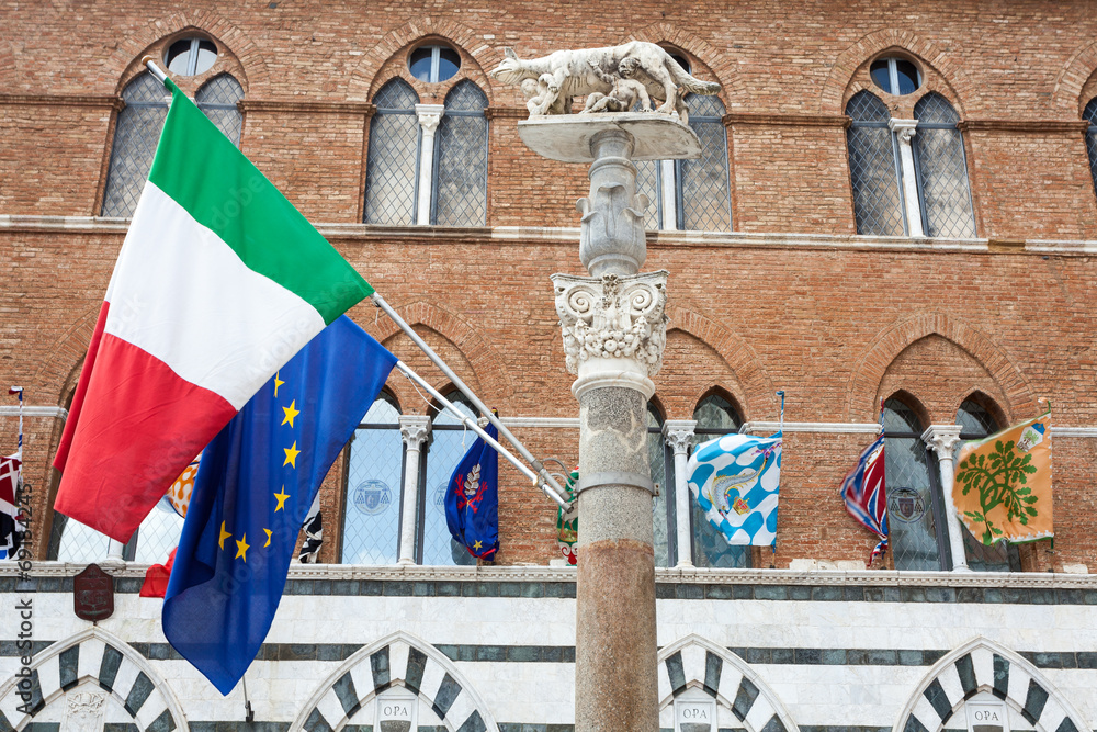 Bandiera italiana ed europea, Duomo di Siena, Italy Stock Photo | Adobe ...