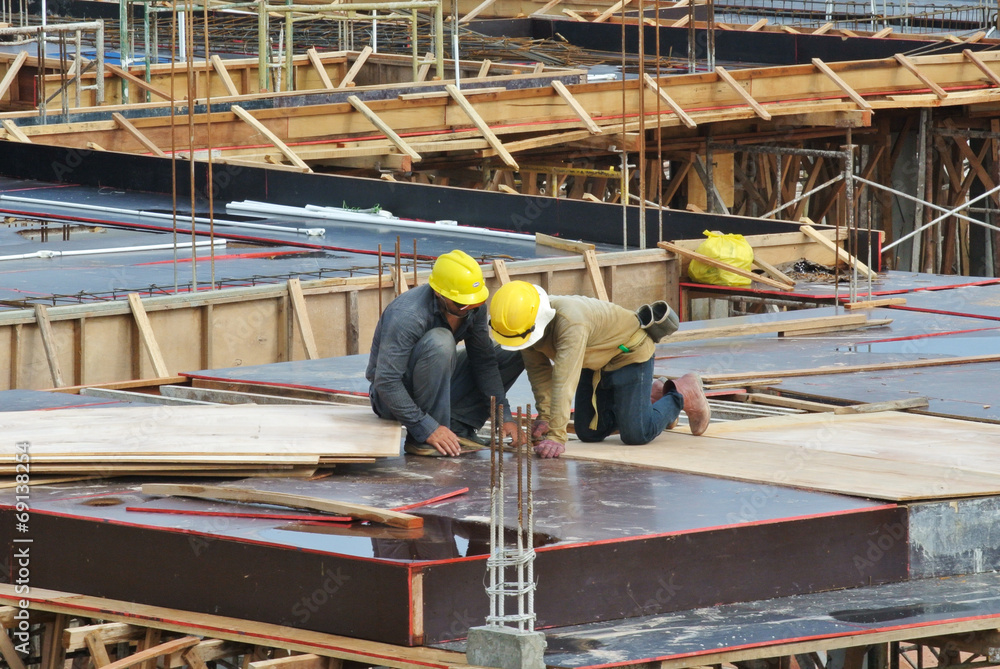 Construction workers fabricating floor slab rebar and formwork Stock ...