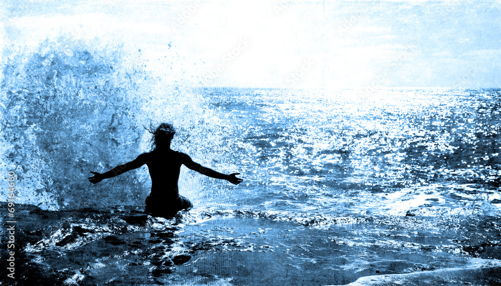 Ocean Wave Splashing on a Man sitting on the cliff foto de Stock ...