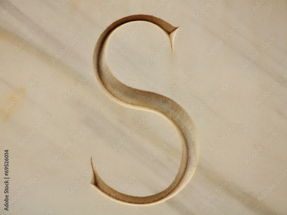 Letra S, inscripción, grabada, mayúscula Stock Photo | Adobe Stock