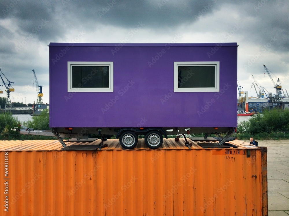 B(l)auwagen Stock Photo | Adobe Stock