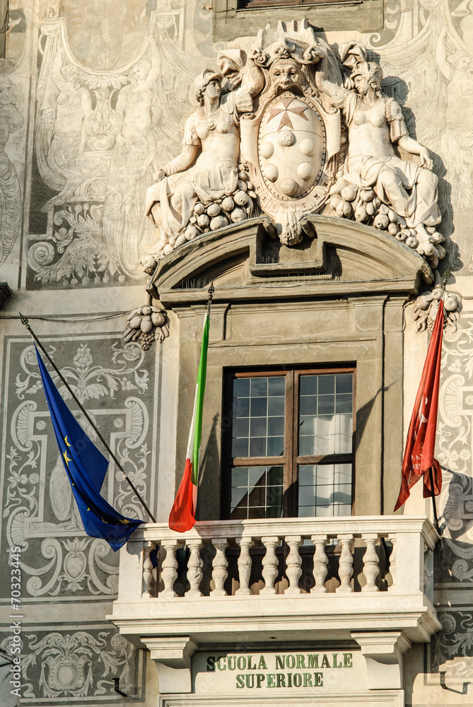 Foto Stock Stemma dei Medici, facciata palazzo Scuola Normale, Pisa ...