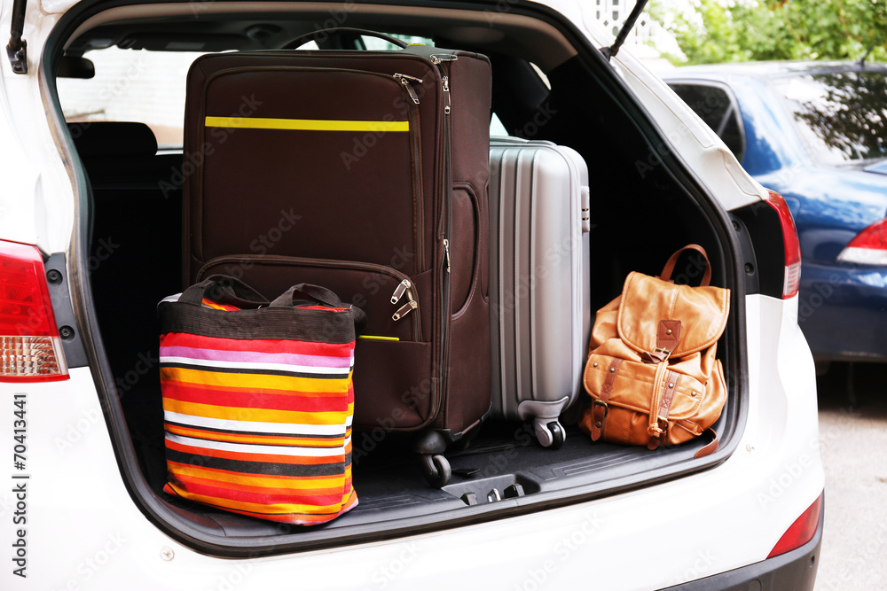 Foto Stock Suitcases and bags in trunk of car ready to depart for ...