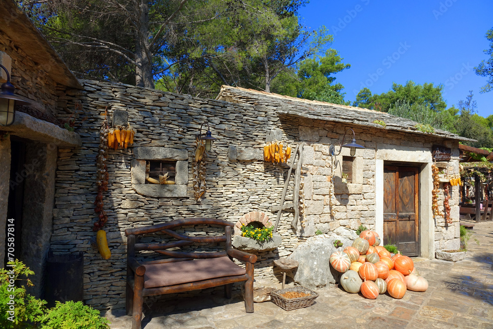 Extérieur d'une ferme en pleine campagne Stock Photo | Adobe Stock