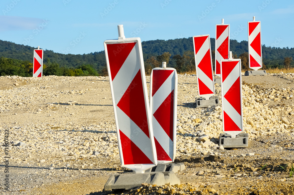 Absperrbaken auf Baustelle – Stock-Foto | Adobe Stock