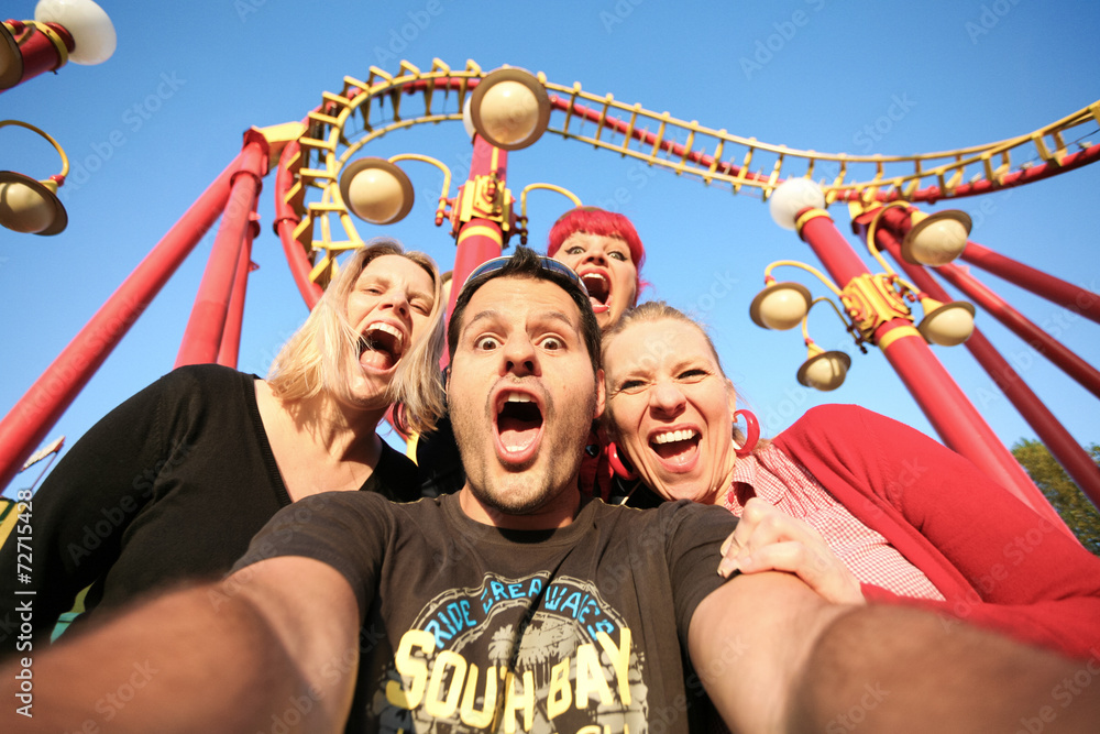 Foto Stock Achterbahnfahrt | Adobe Stock