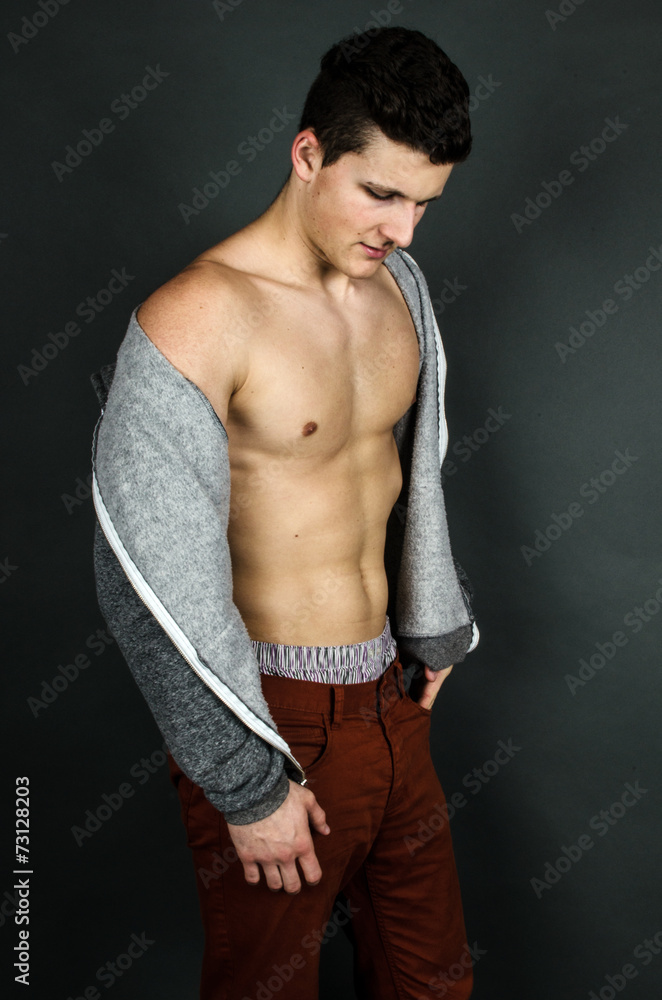 Junger sportlicher Mann nach dem Training ) Stock Photo | Adobe Stock