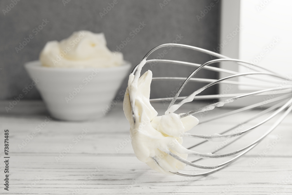 Studio, Milch und Sahne, Eine Flasche Milch Stock-Foto | Adobe Stock